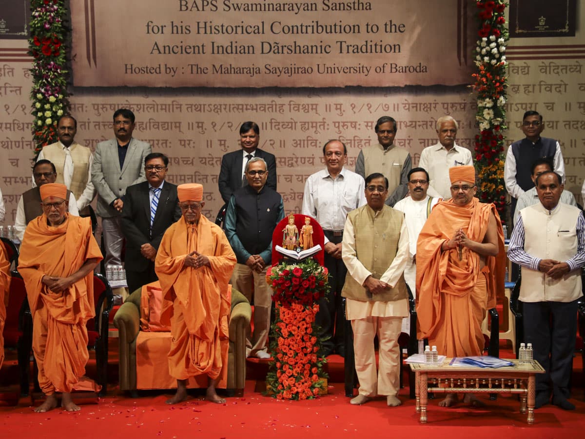 Felicitation Ceremony of Mahamahopadhyaya Swami Bhadreshdasji at ...